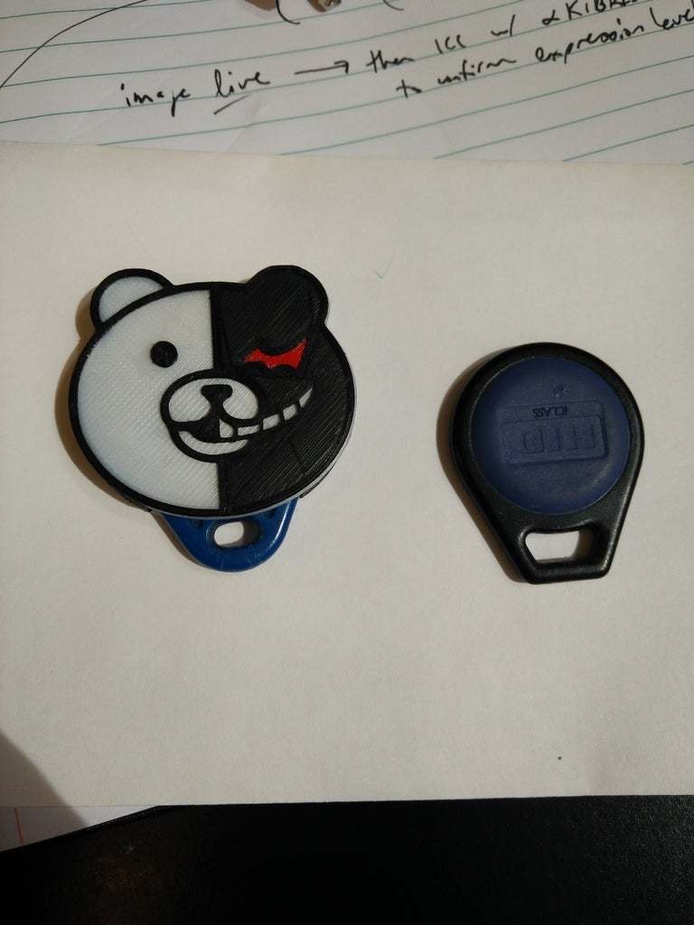 Бесплатный STL файл Monokuma key fob holder・3D-печатная модель для ...
