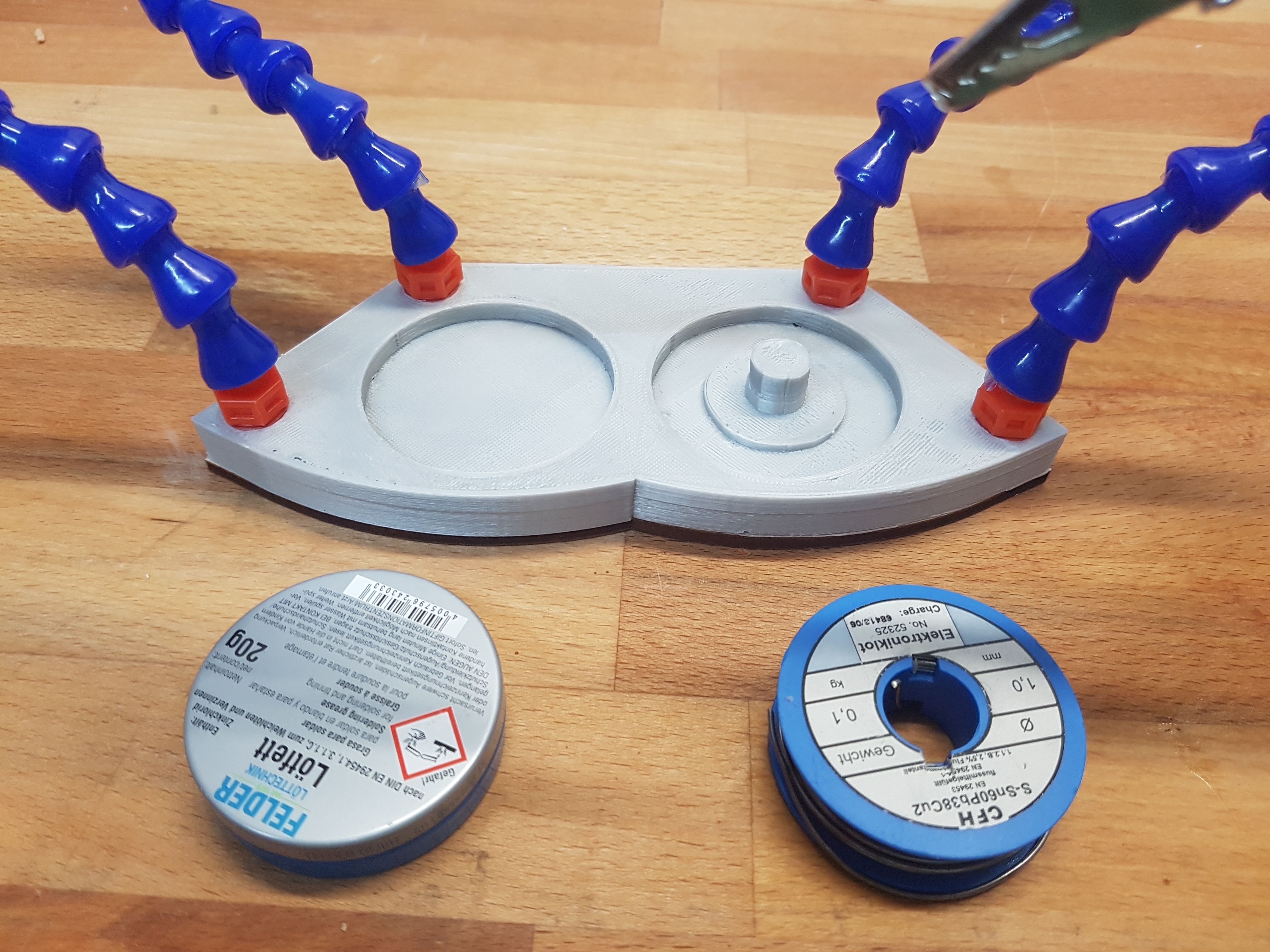 Fichier STL gratuit Troisième main・Modèle pour impression 3D à ...