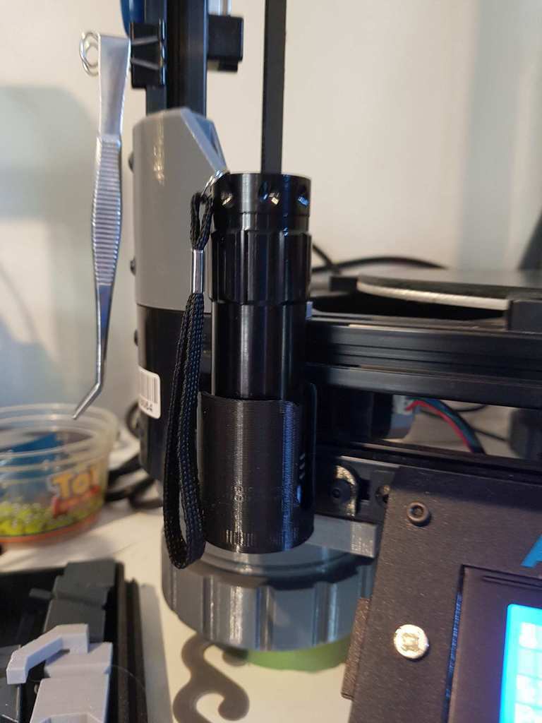 Free 3D file Torchlight/Glue stick holder for 2020 aluminium extrusions ...