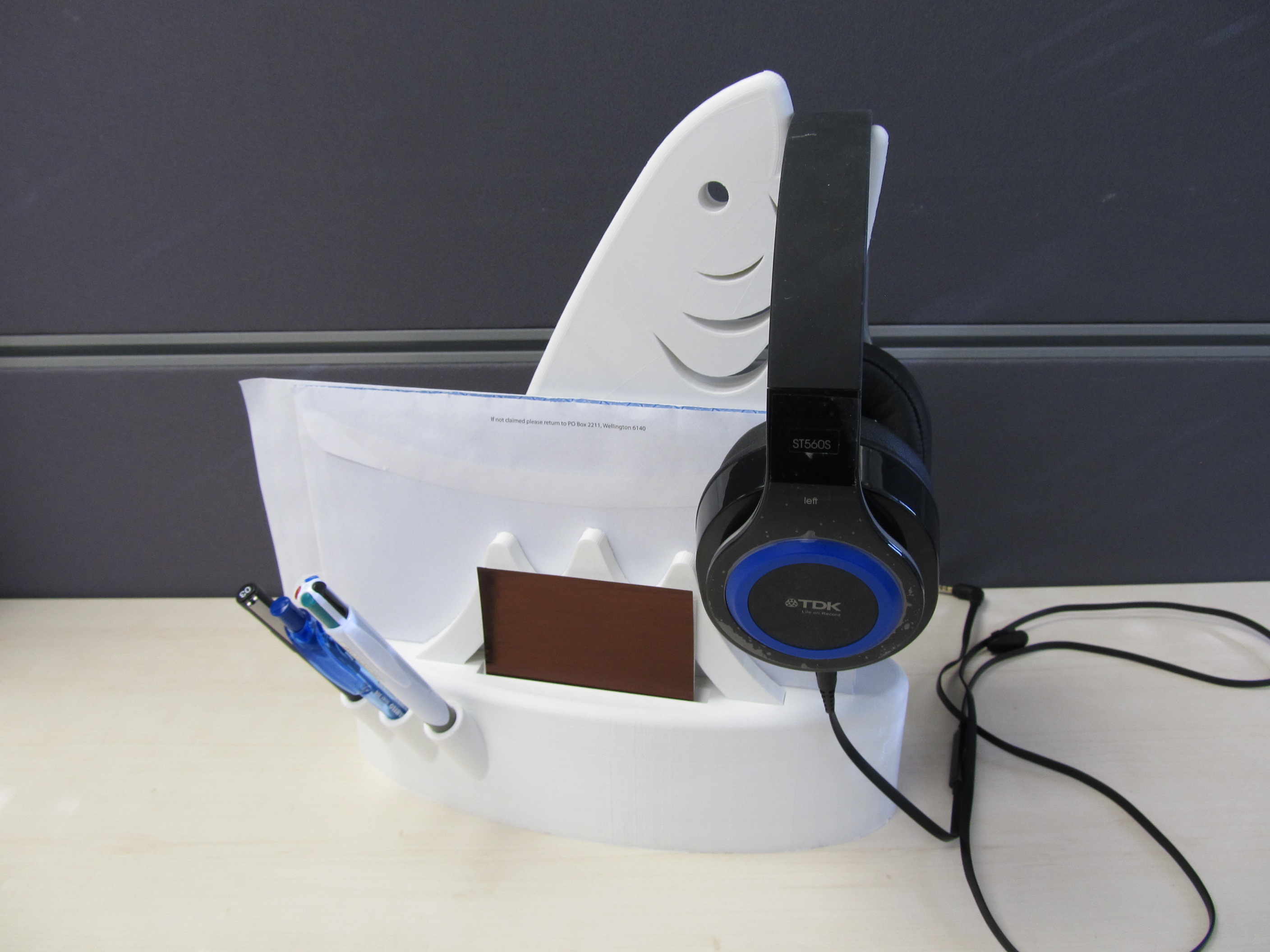 Free STL file Fish Headphone Stand Organiser・3D print design to ...