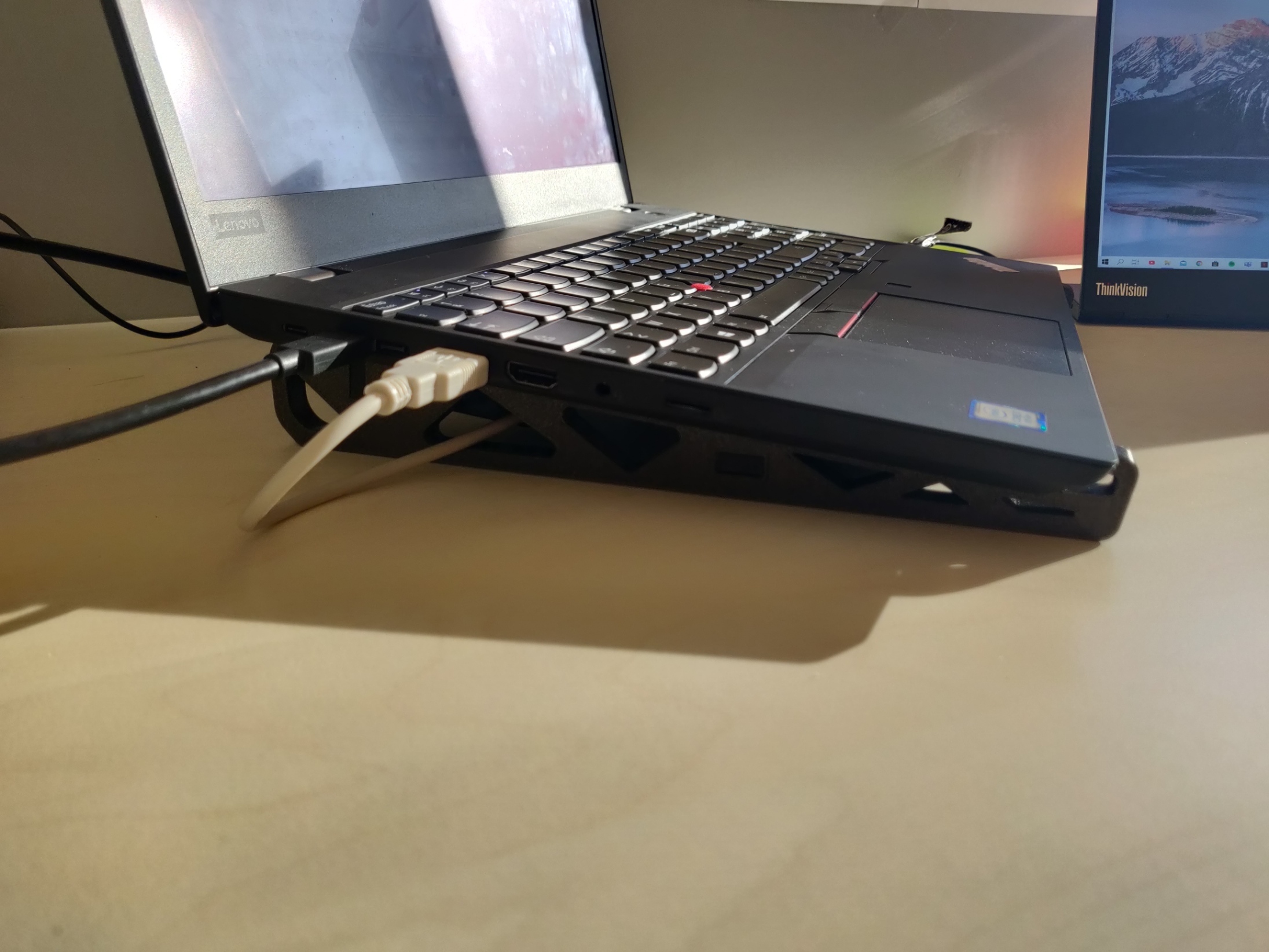 Free STL file Universal PC support・Design to download and 3D print・Cults