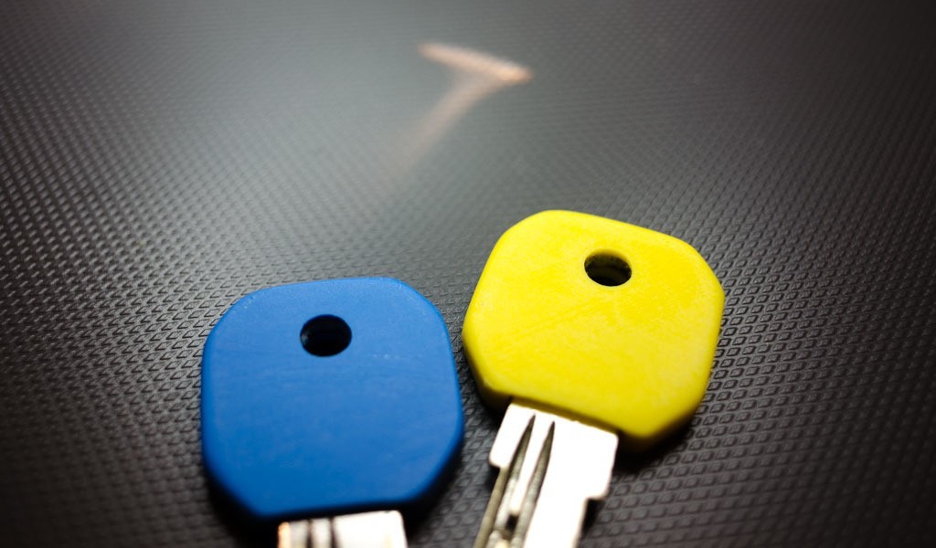 Free STL file Embedded-key cap/cover for a square-hed(28.4mmx28.7mm ...