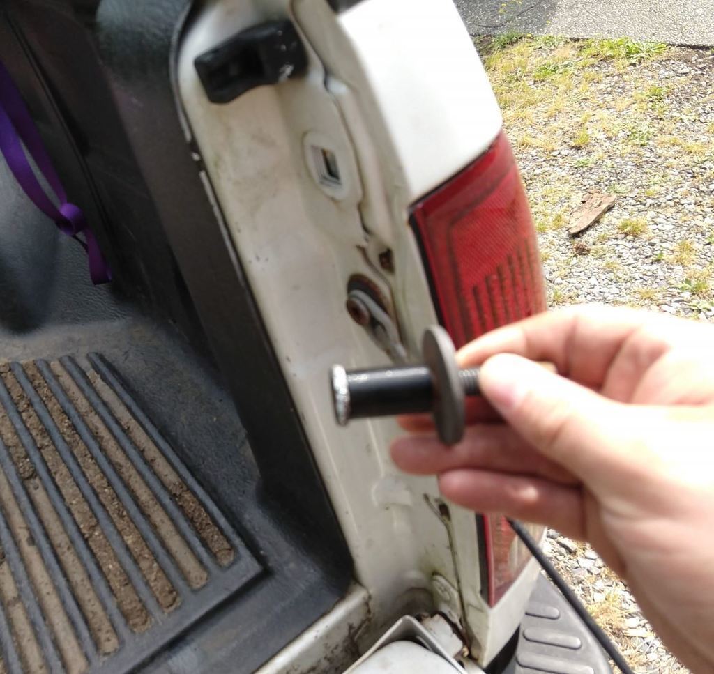 Free STL file Full set of Replacement Ford Tailgate Bushings・3D printer ...