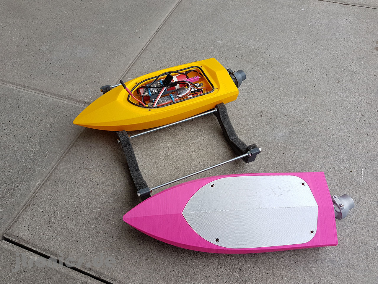 Free STL file Mini RC Jet Boat - Ikea Transport Box・3D printing ...