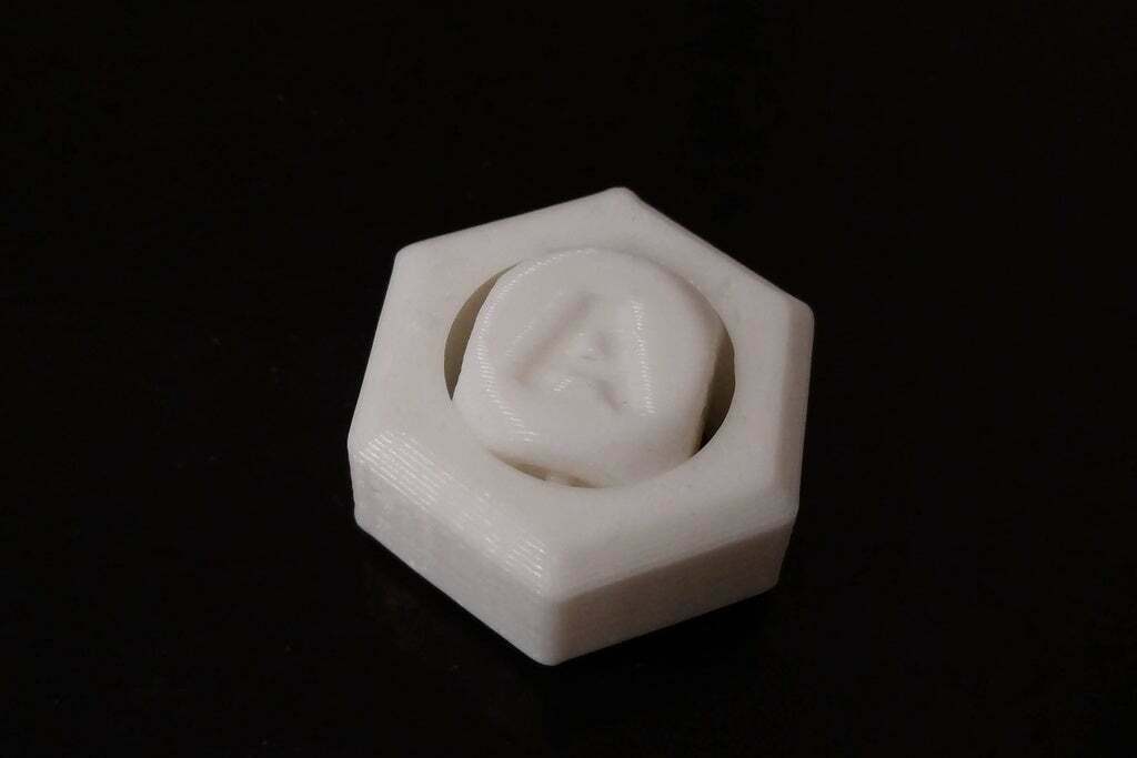 Free STL file Customizable Keychain Dice Spinner・3D print design to ...