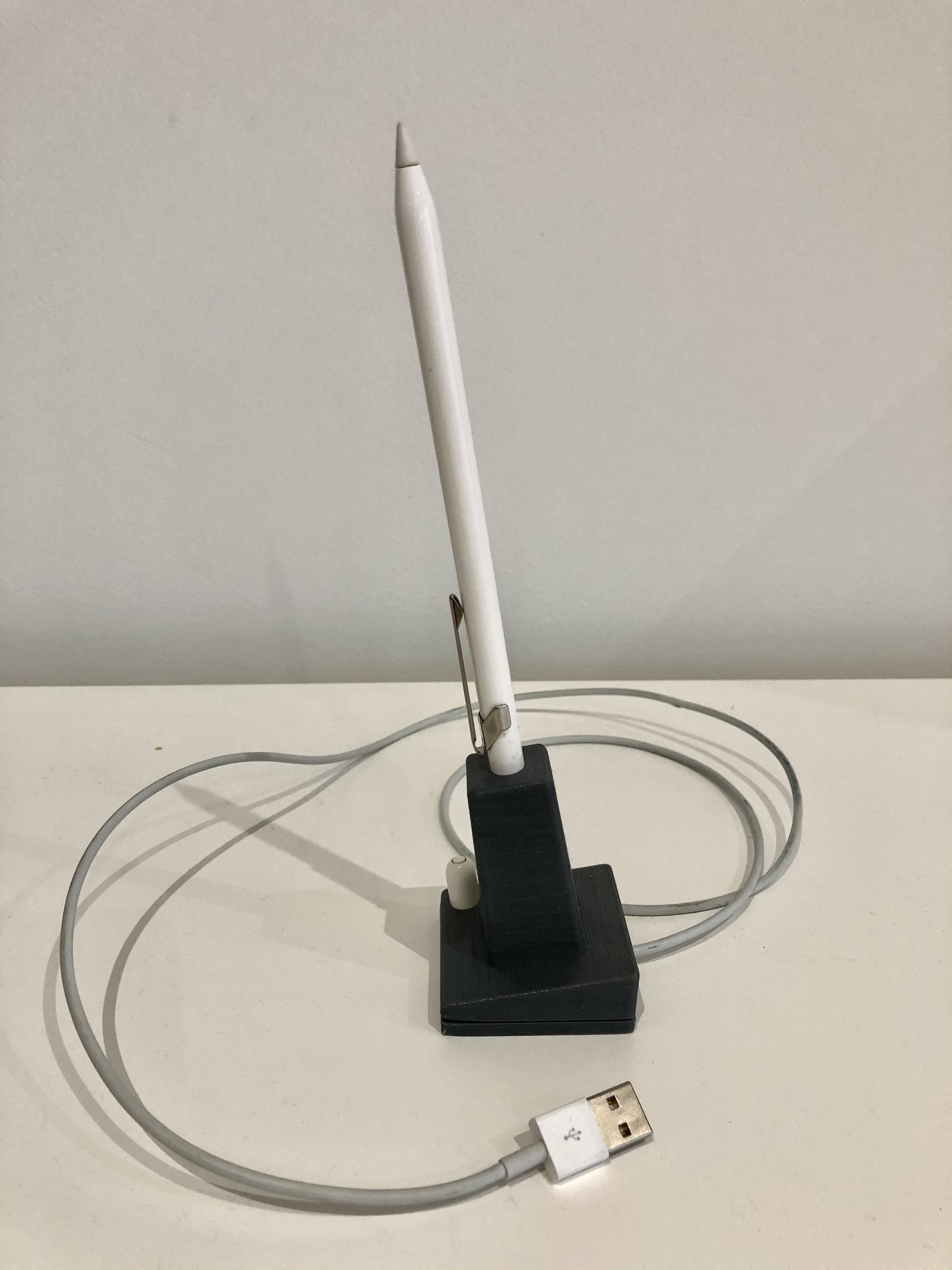 STL file Charging Stand for Apple iPencil#1 🍎・3D printable model to ...