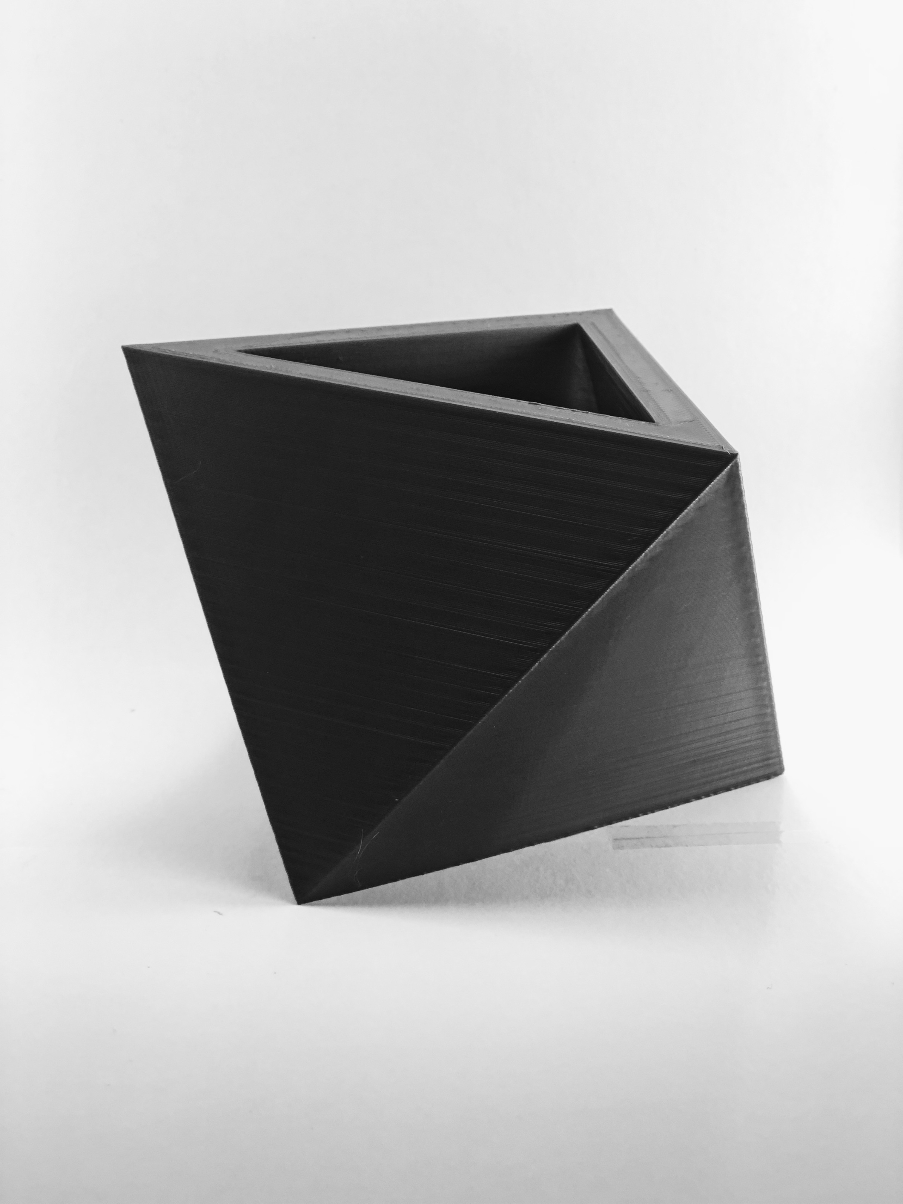 Free STL file CLASSIC TRIANGULAR POT | MODEL 4・3D printer model to ...