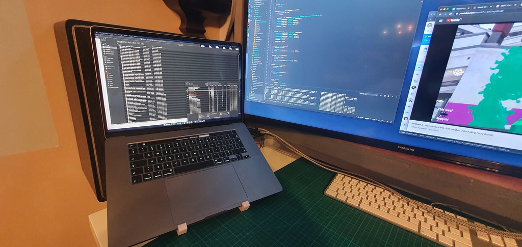 Free 3D file Macbook Pro 16 stand・3D print design to download・Cults