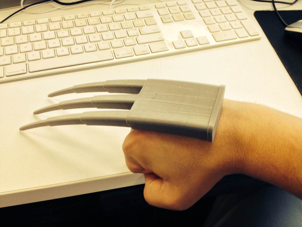 Free STL file Extending Wolverine Claws 🦸・3D printable design to ...