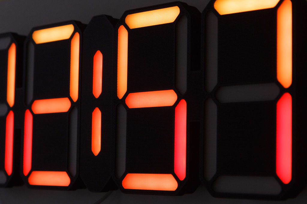 Archivo STL gratuito Reloj retro de 7 segmentos - El(los) último(s) 👽 ...