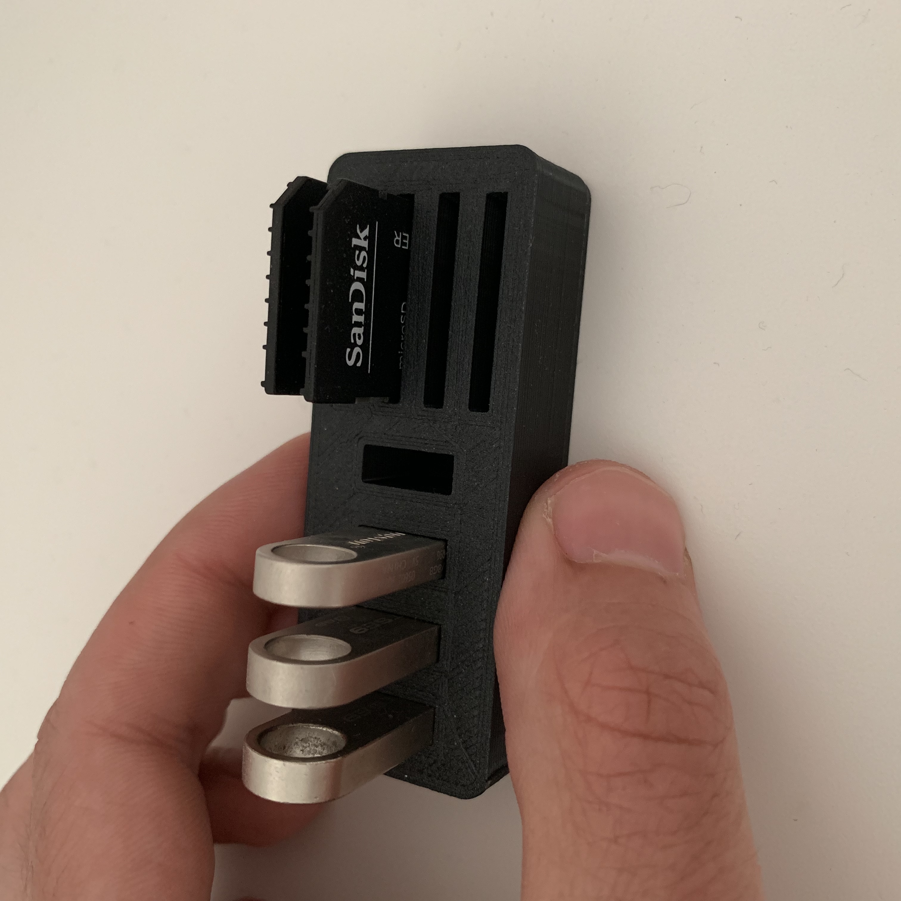 3D printable Usb & Sd card organizer • made with Ender3・Cults