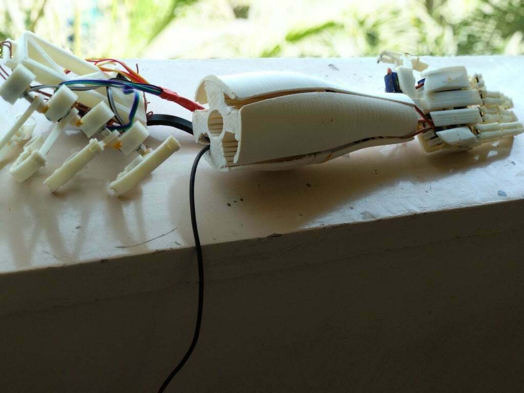 Archivo 3D gratis Manos inteligentes・Modelo imprimible en 3D para ...