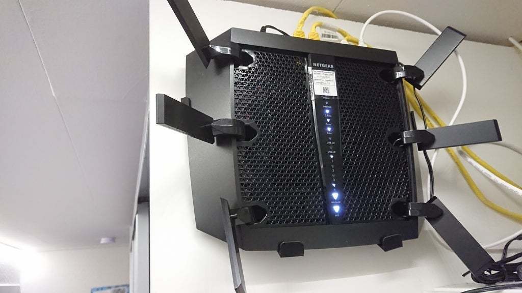 Free STL file Netgear Nighthawk X6 R8000 Mounts 🏢・Design to download ...