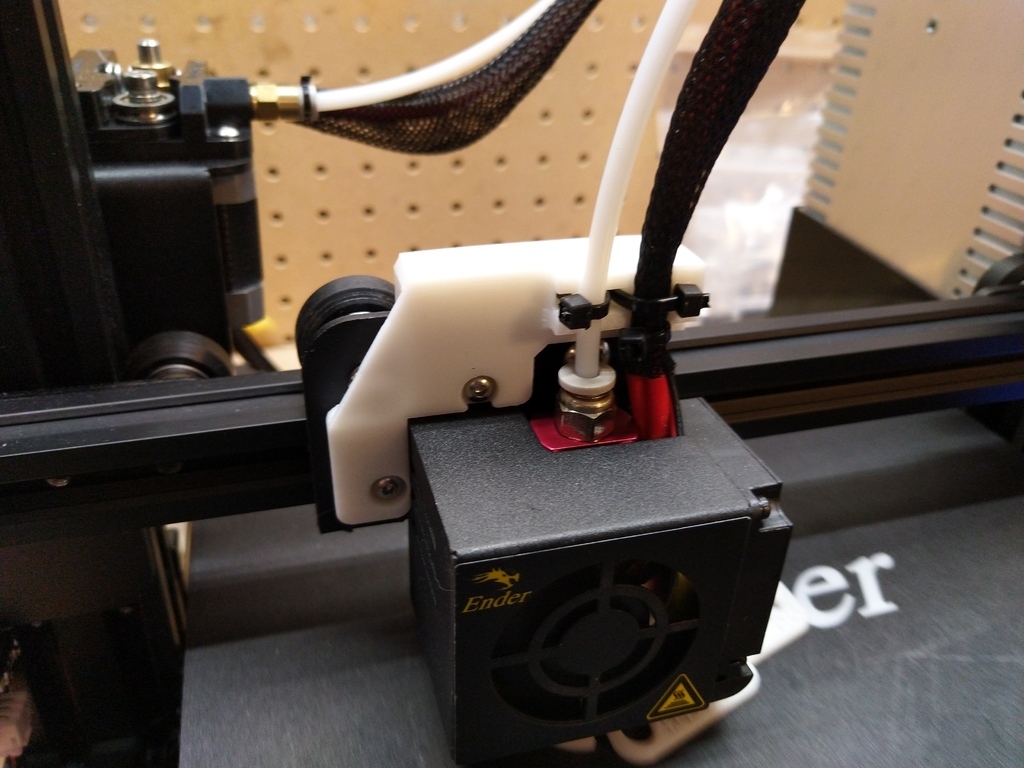 Fichier 3D gratuit Ender 3 Hotend Cable Strain Relief - Trous C'bore ...