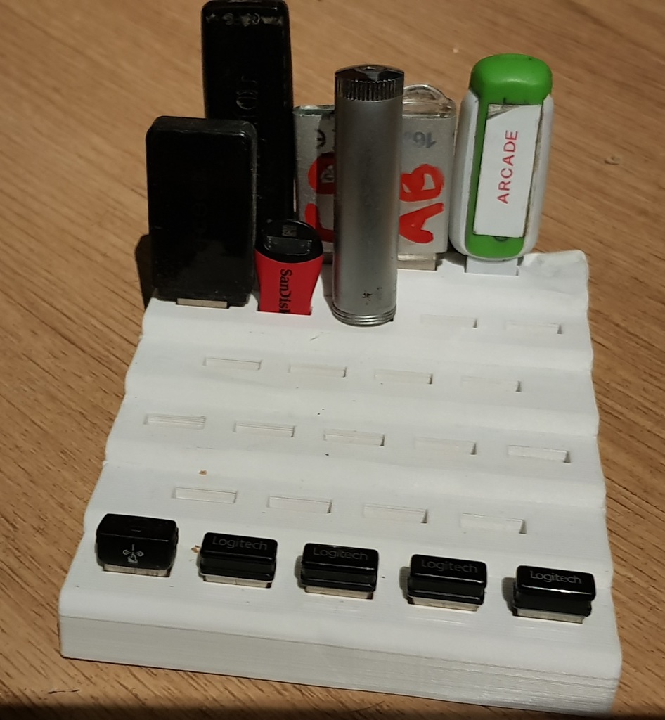 Free 3D file Simple USB Holder・3D print design to download・Cults