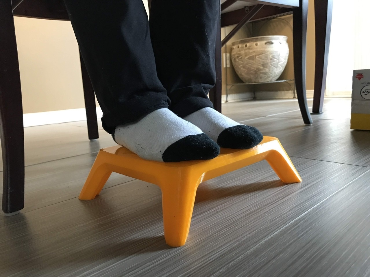 STL file PRO Foot Stand Ergonomic Posture・3D printer design to download ...