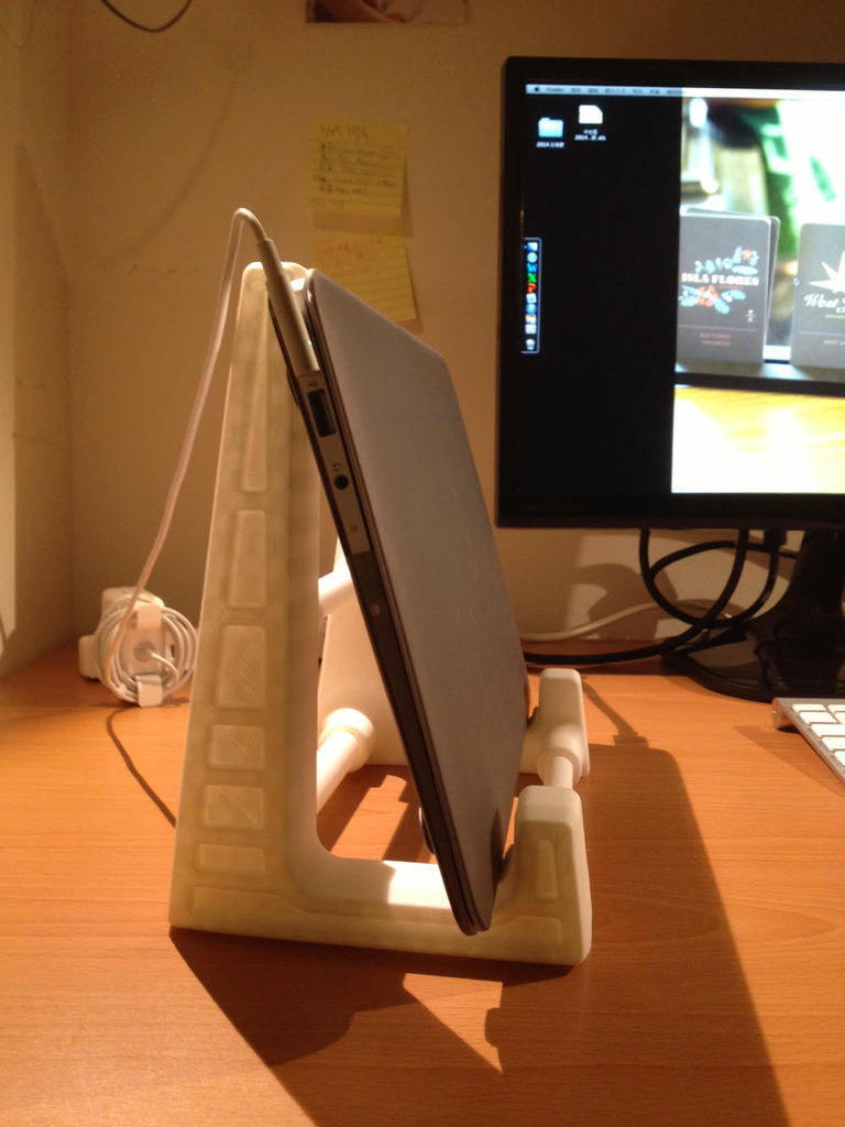 Free STL file Strong and Durable laptop stand・3D printing idea to ...
