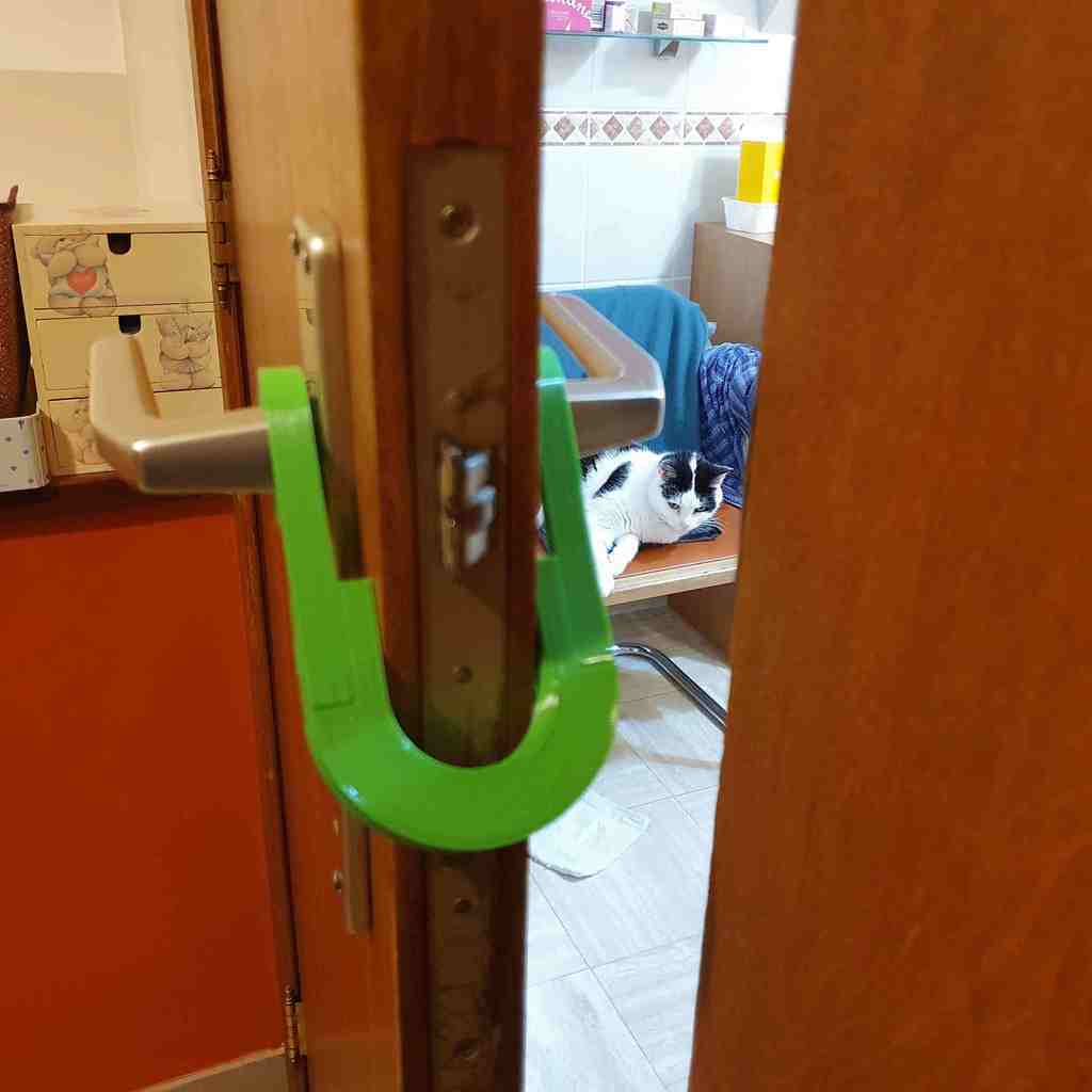 Free 3D file Removable door blocker 🚪・3D printer model to download・Cults