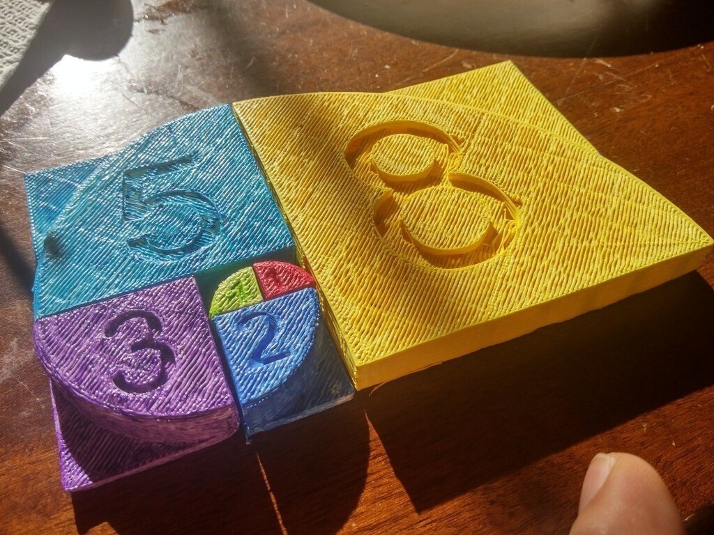 Archivo STL gratis Relación de oro y secuencia de Fibonacci・Objeto para ...