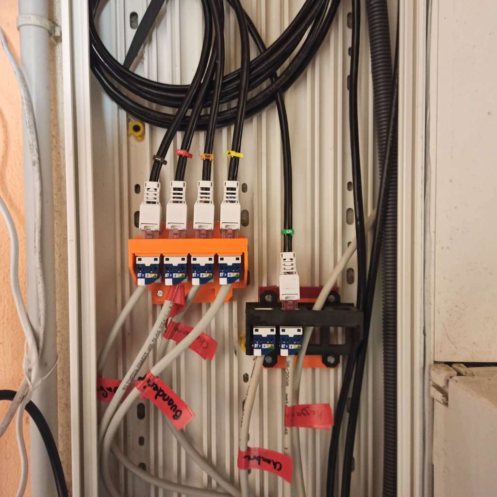 Free 3D file RJ45 Keystone rack 🔌・Object to download and to 3D print・Cults