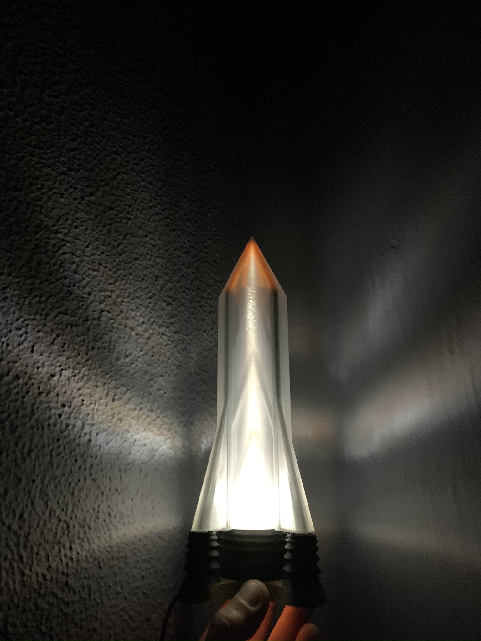 STL file ROCKET table lamp 🚀・Template to download and 3D print・Cults