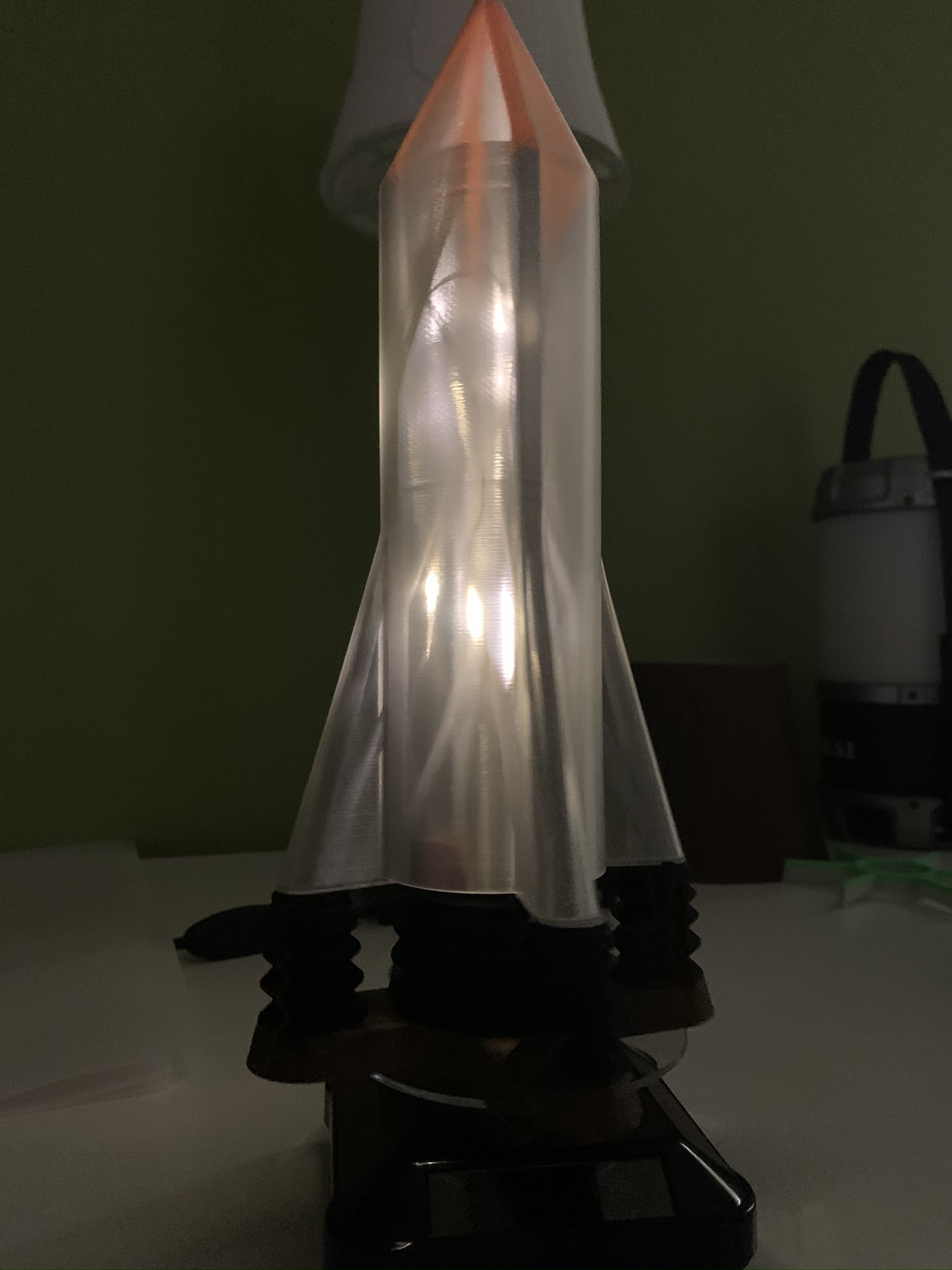 STL file ROCKET table lamp 🚀・Template to download and 3D print・Cults