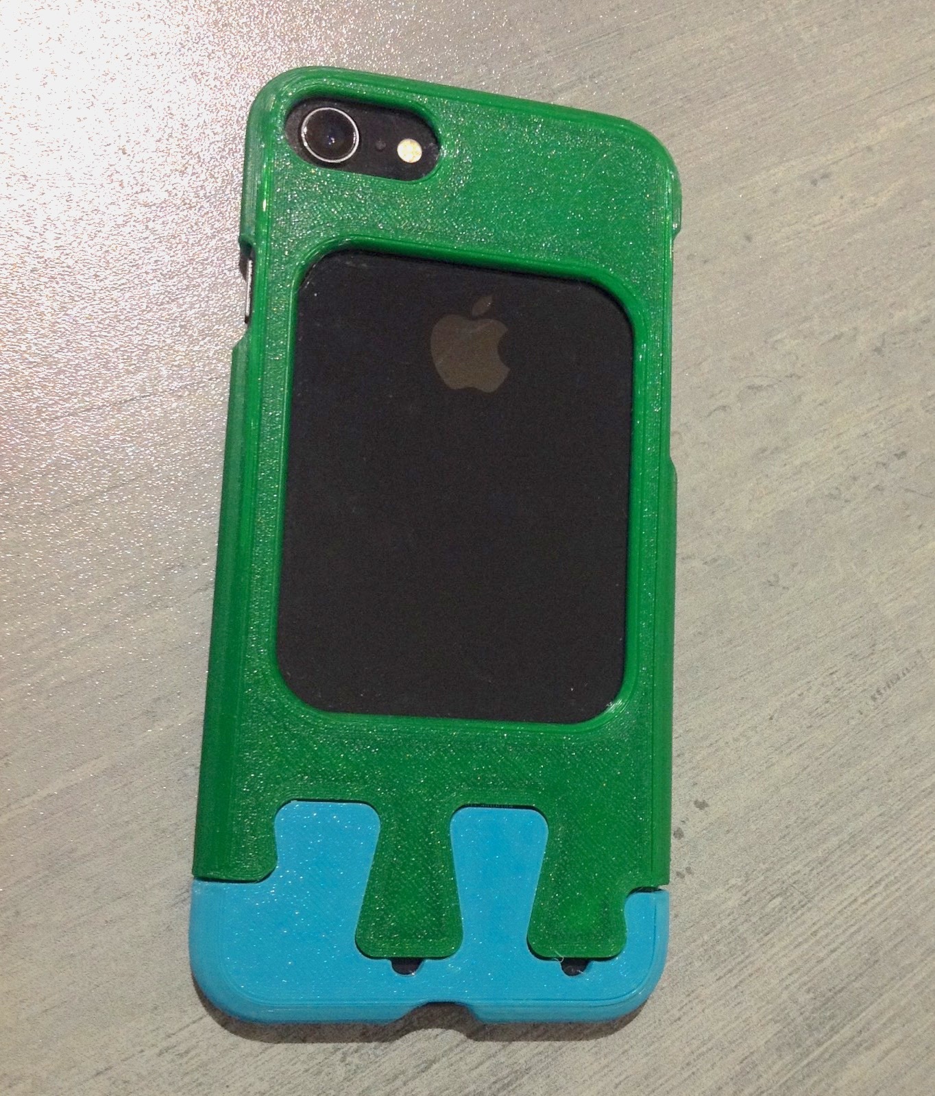 STL file iPhone 7 + 8 case - strong 📱・3D printer model to download・Cults