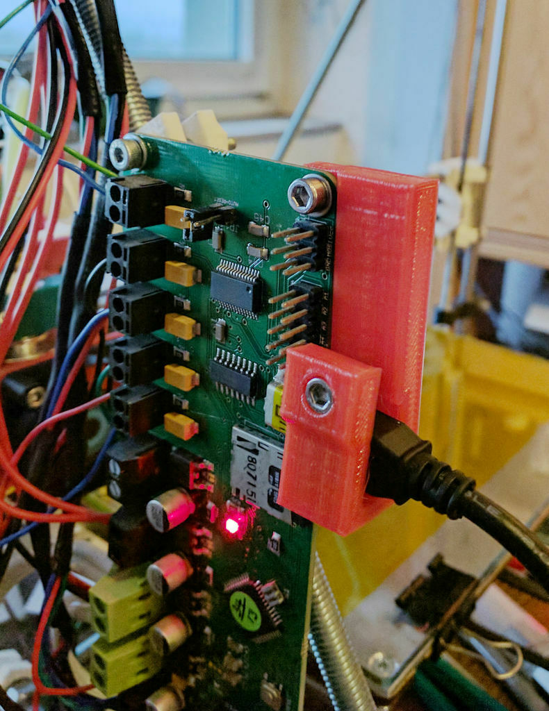 Free 3D file Melzi Board USB Clamp・3D printing template to download・Cults