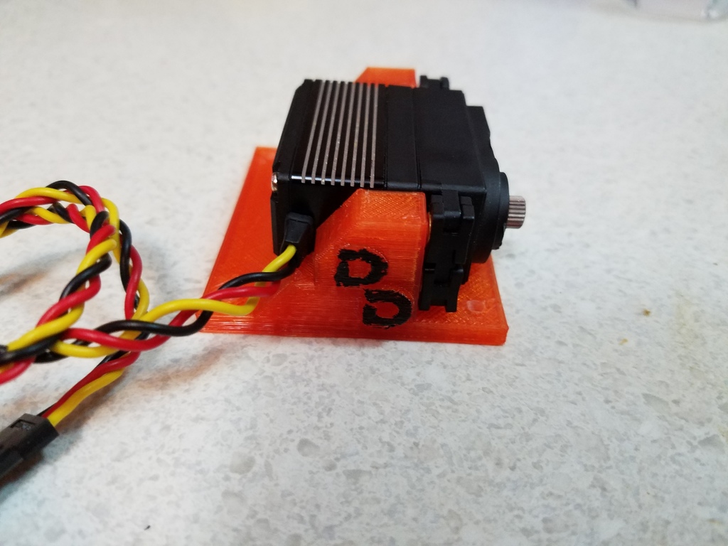 Fichier STL gratuit Plaque de servo à montage latéral 🧞‍♂️・Plan ...