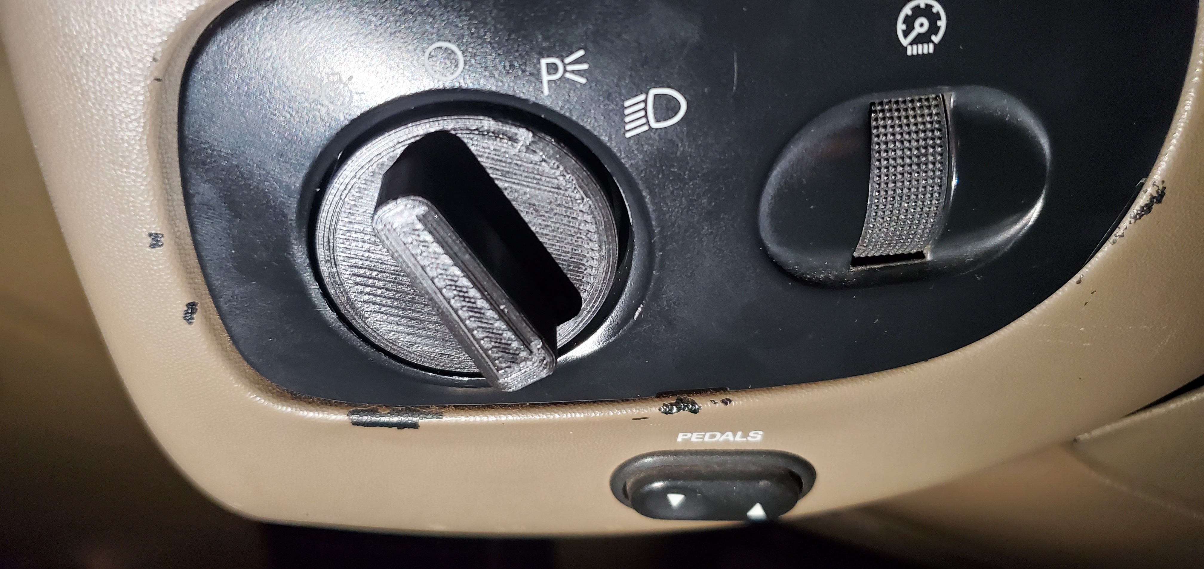 Free STL file Knob for Ford F-150 '03 lights 🚙・3D printable object to ...