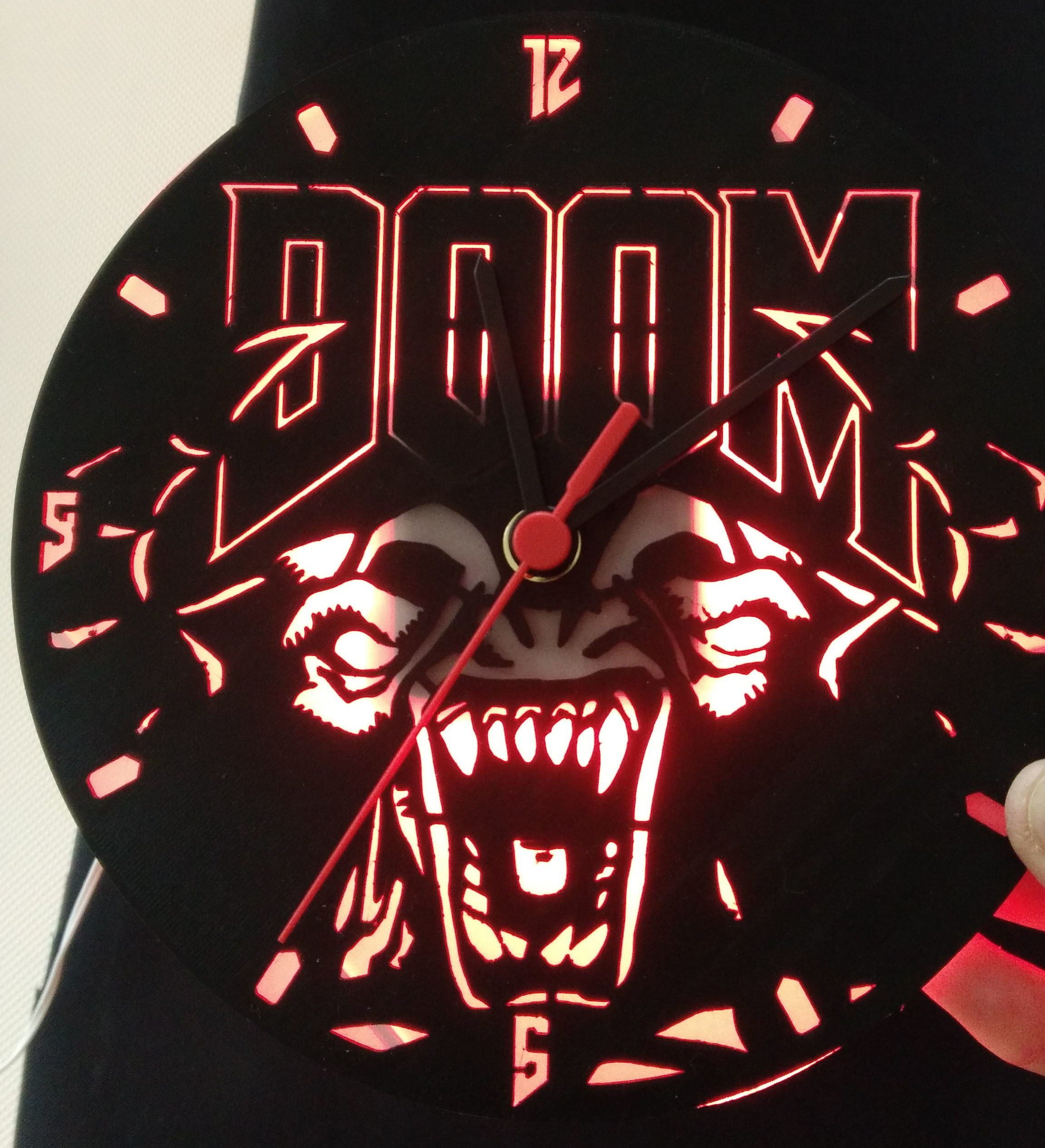 Archivo STL Reloj DOOM・Plan para descargar y imprimir en 3D・Cults
