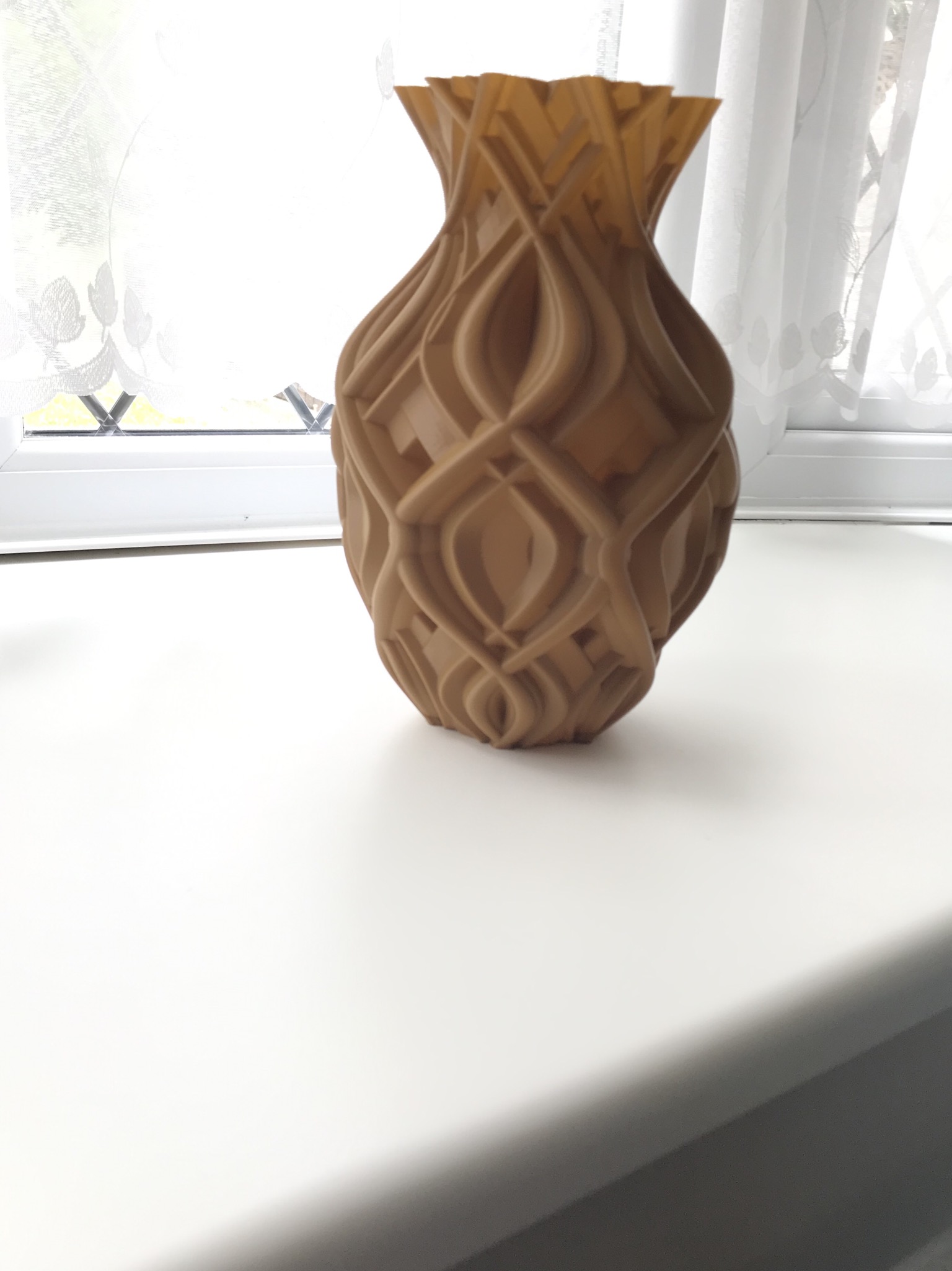 STL file Alien curve vase・3D printing model to download・Cults