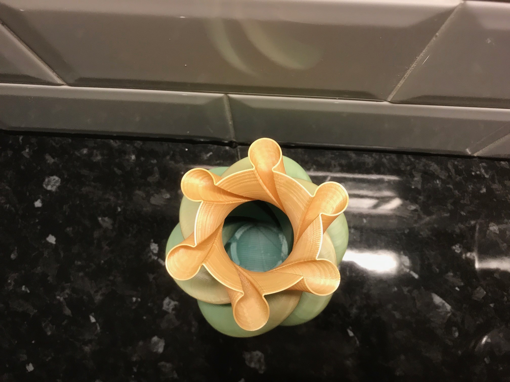 Datei STL Helta Skelta vase・Design für 3D-Drucker zum herunterladen・Cults