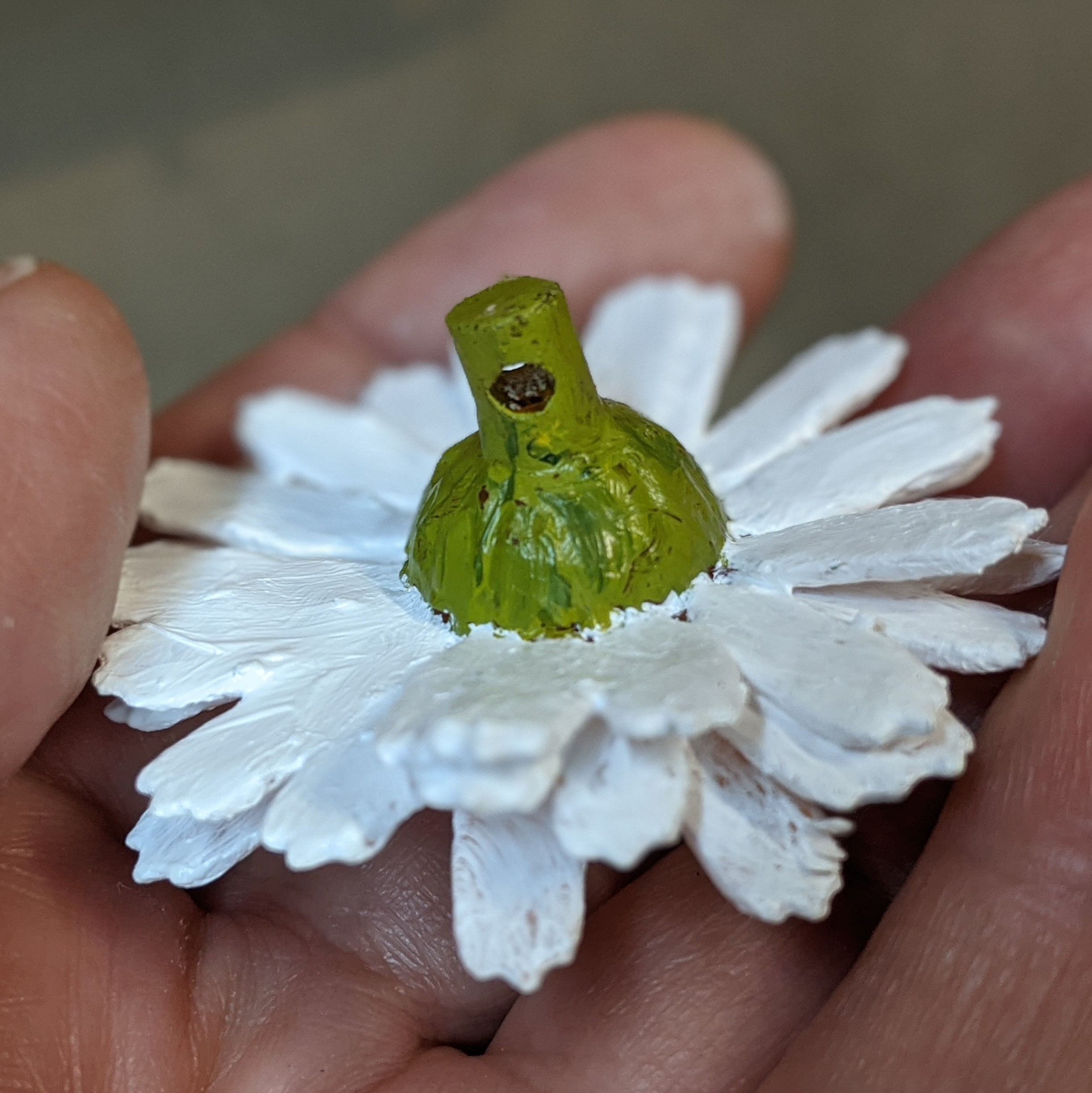 OBJ file Realistic Daisy for hair or adornment・3D printable model to ...
