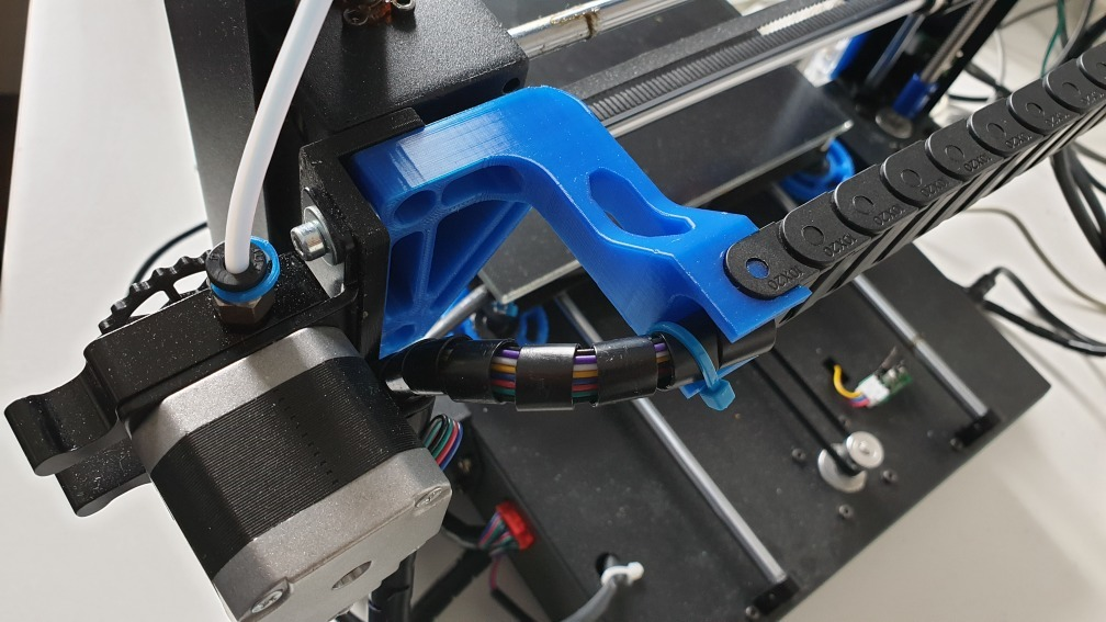 Free 3D file Anycubic i3 Mega drag chain holder for side mounted ...