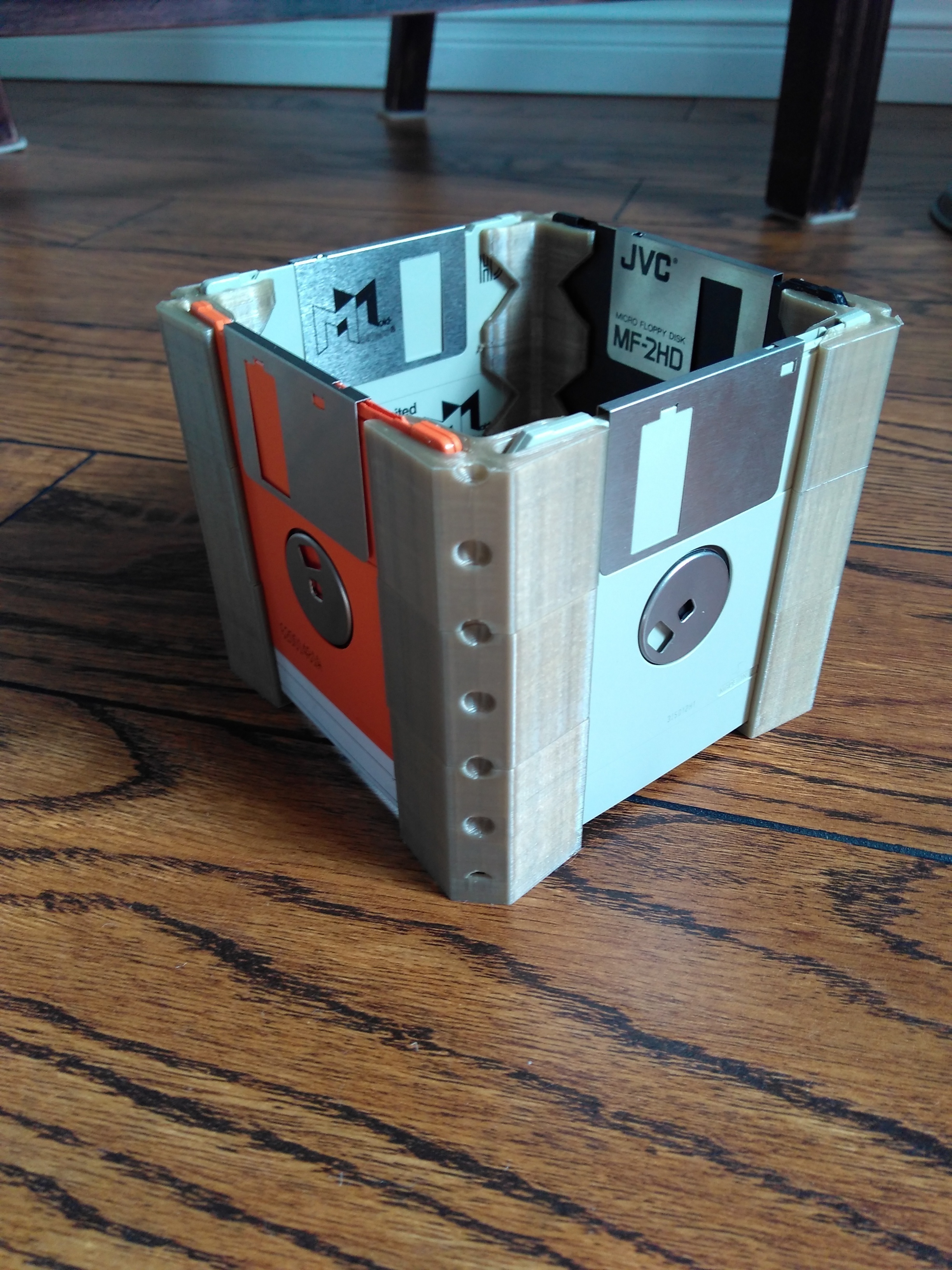 Free STL file Floppy disk box 💾・3D printable model to download・Cults