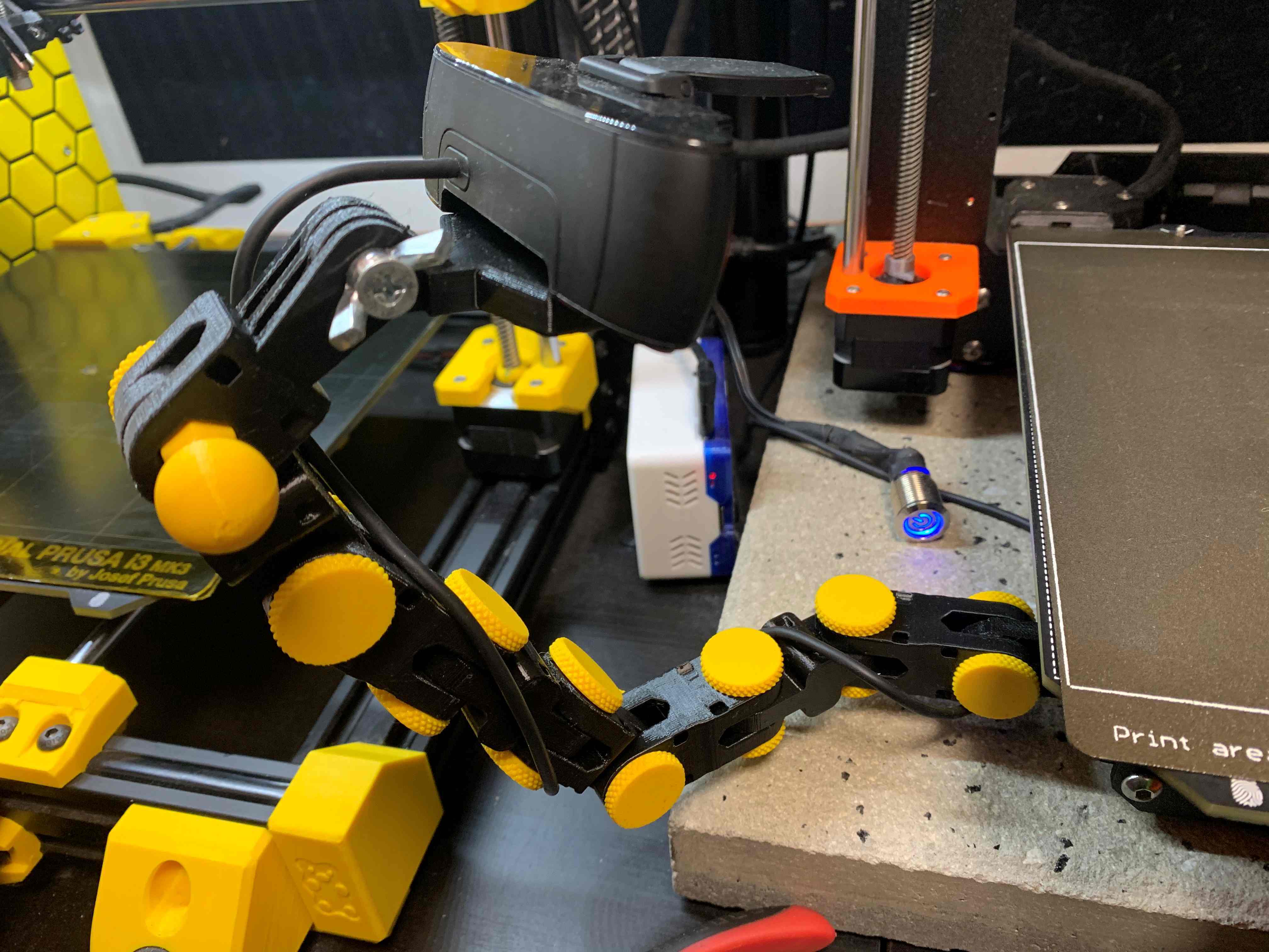 Free STL file Articulating Camera Mount with GoPro and 2040/3030 ends 📷 ...