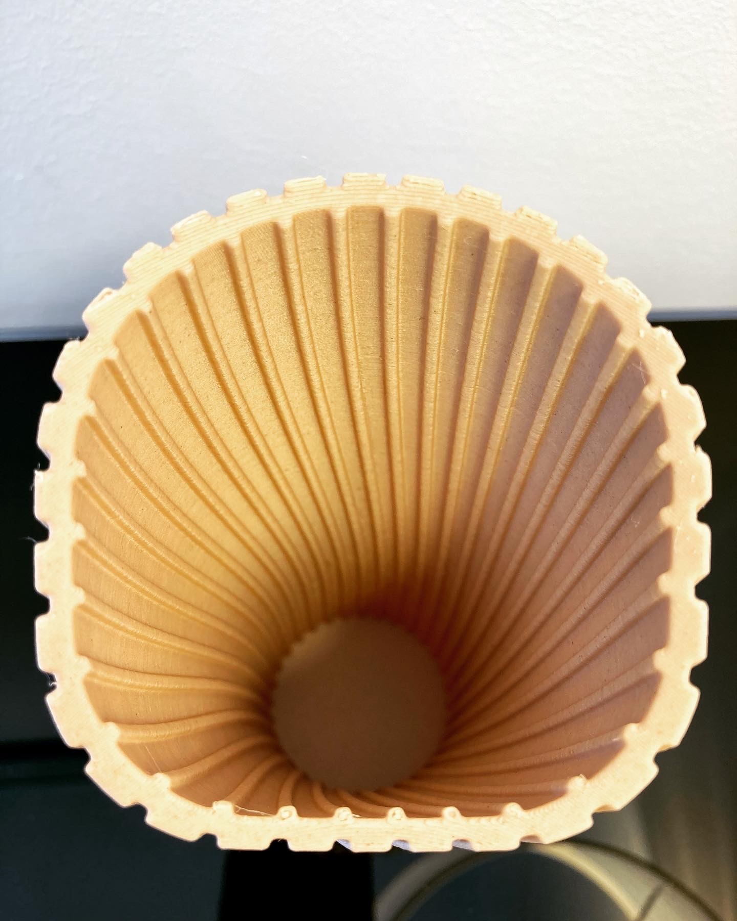 Free STL file Vase 10・3D printer design to download・Cults