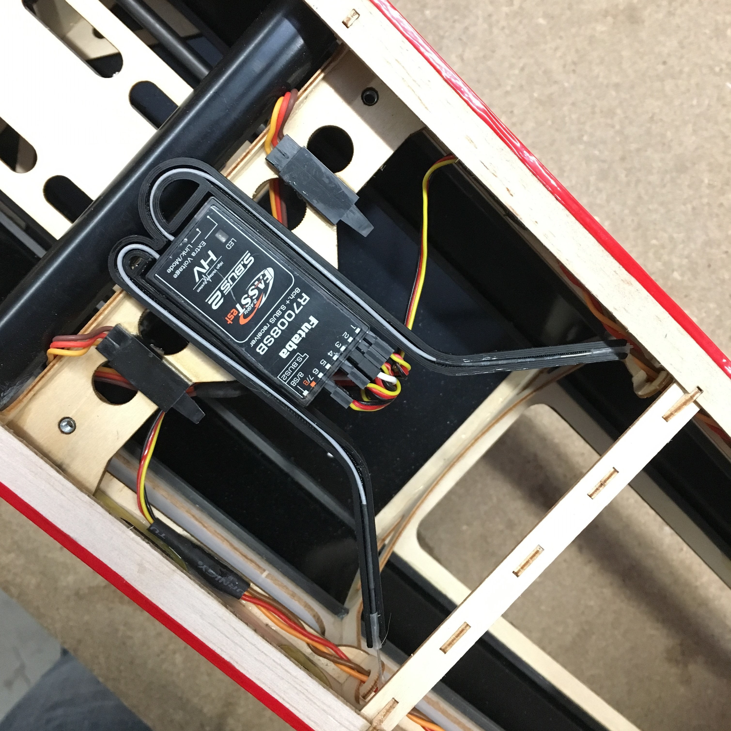 3D printing Futaba R7008SB receiver mount • made with Prusa i3mk3s ・ Cults