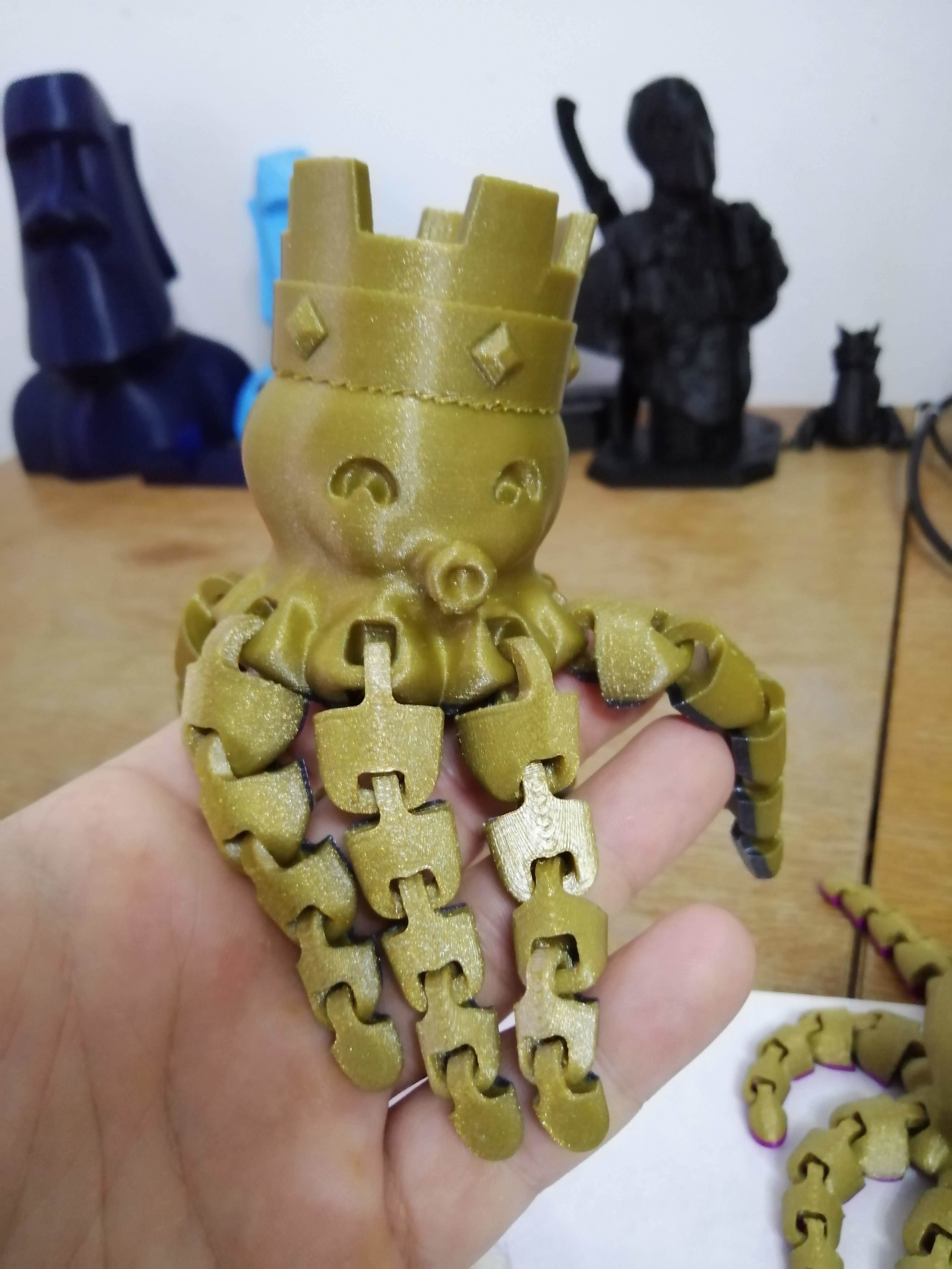 Free STL file Cute King of Octopuses・3D printer design to download・Cults