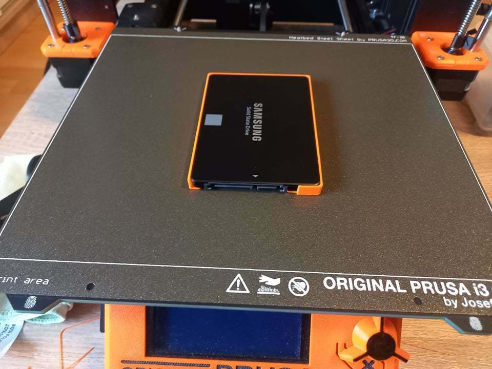 Free 3D file SSD case for Laptop (Notebook)・3D printable design to ...