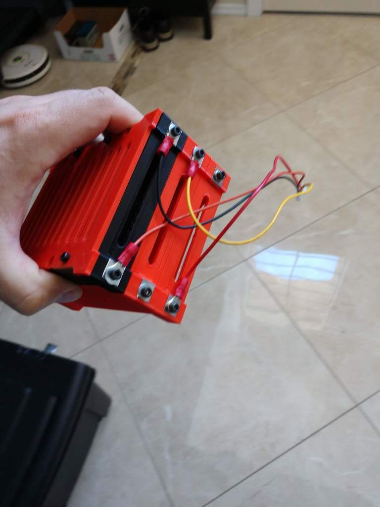 Free 3D file 6P stackable 18650 batteries holder・Design to download and ...