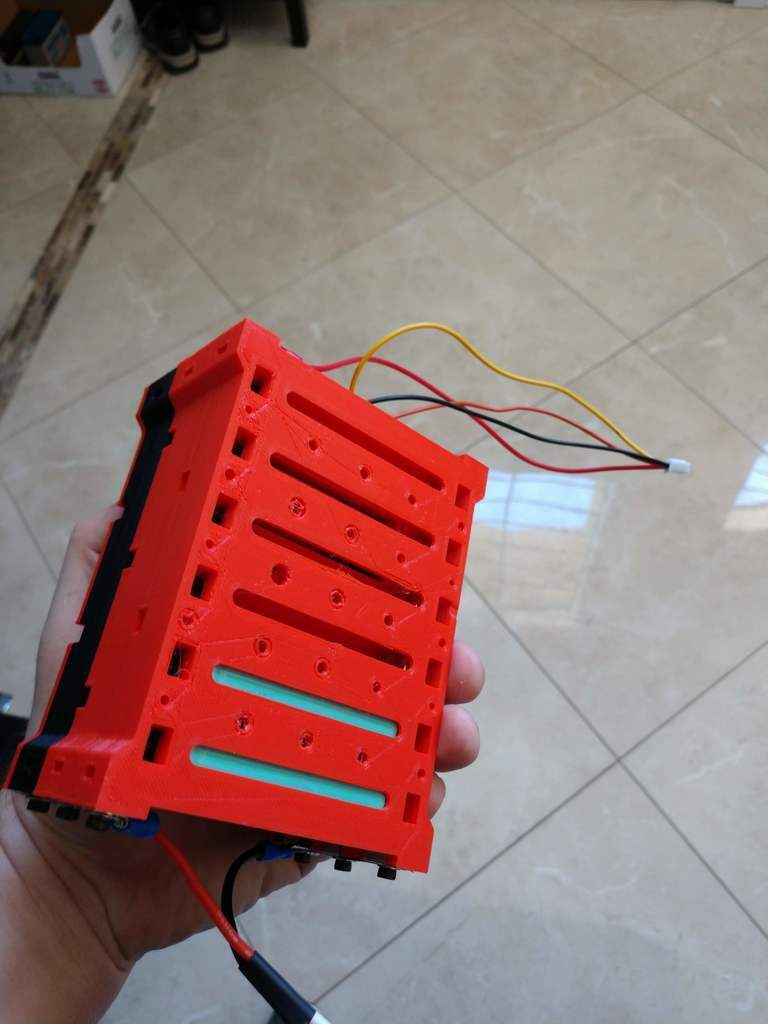 Free 3D file 6P stackable 18650 batteries holder・Design to download and 3D print・Cults