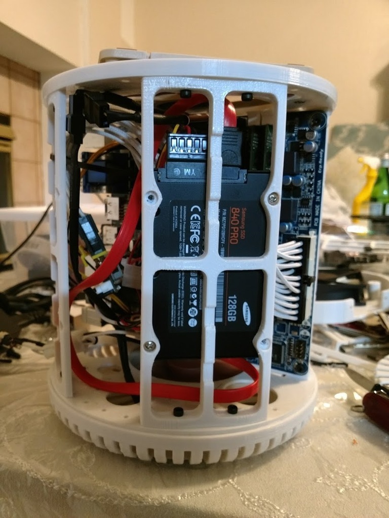 Free 3D file Mini ITX PC Case 🖥️・3D printable model to download・Cults