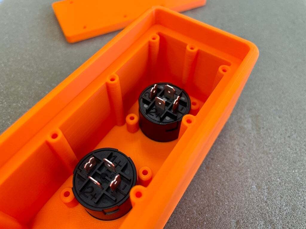 Free STL file Speaker connectors case 🔉・3D printer design to download・Cults