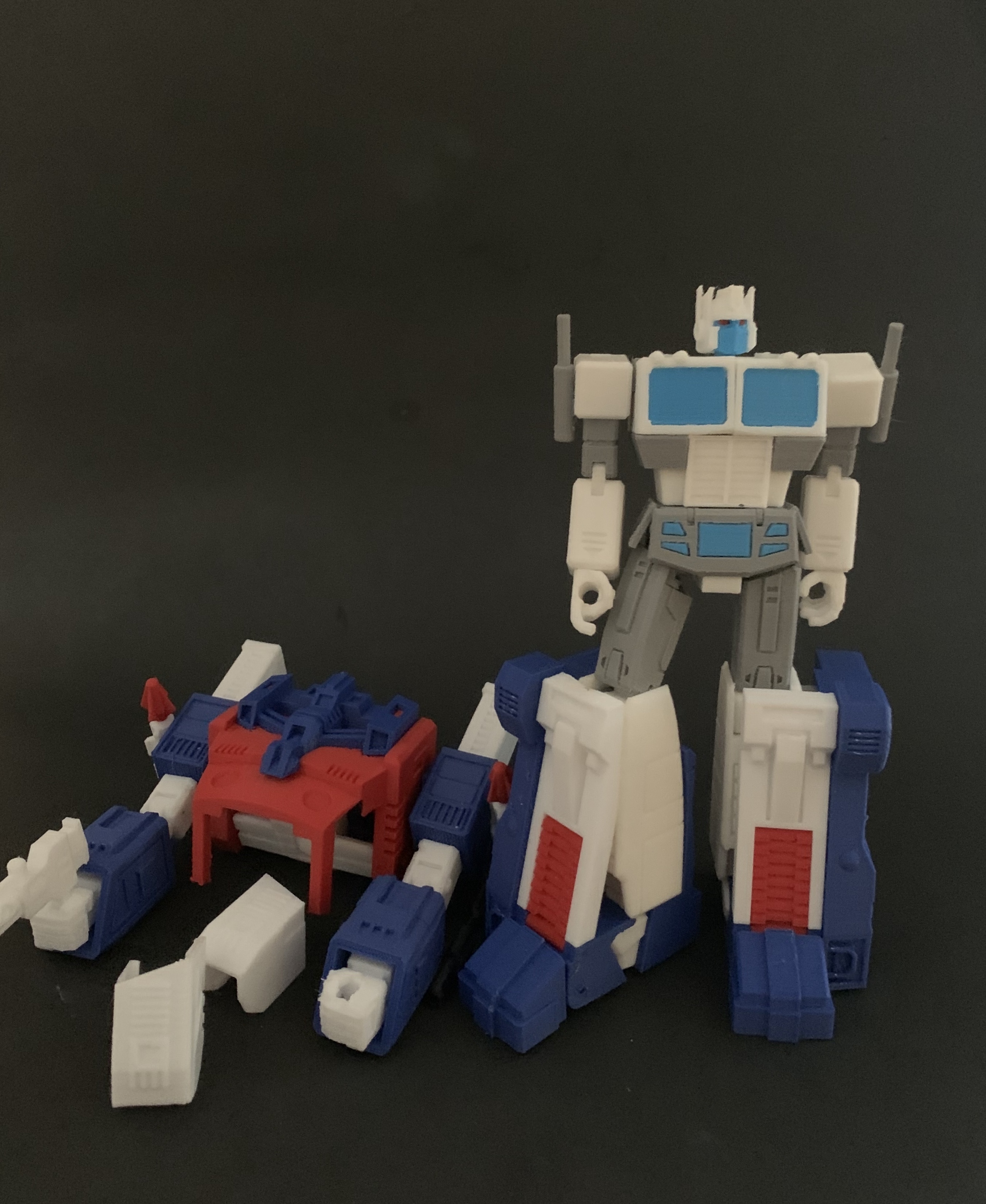 Archivo 3D gratis G1 Ultra Magnus・Plan para descargar y imprimir en 3D ...