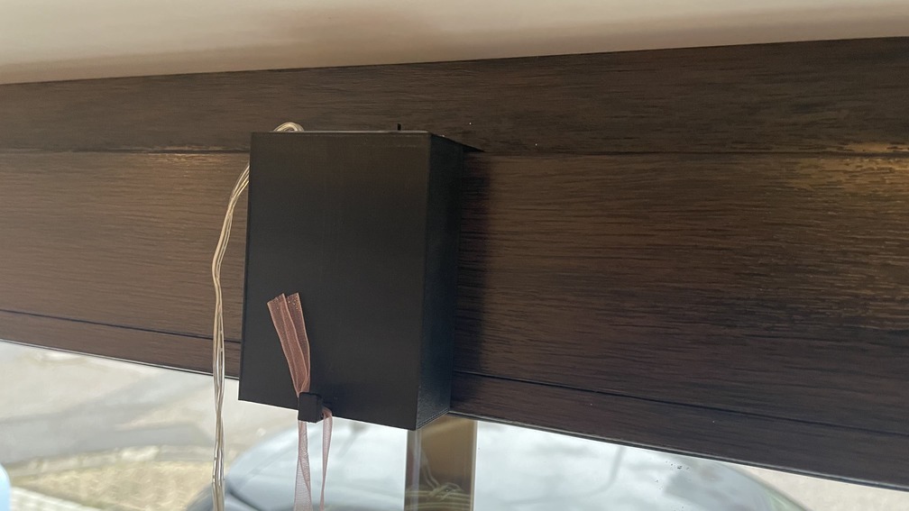 Free 3D file Window hook with battery compartment for LEDs・3D printing ...