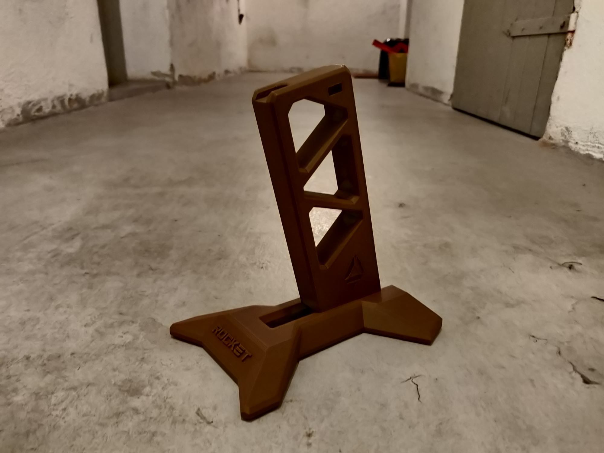 STL file Airsoft Rifle Stand・3D print design to download・Cults