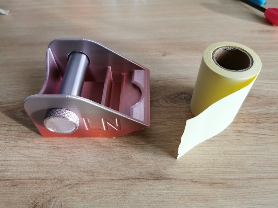 Archivo 3D gratis Dévidoir rouleaux post-it / Post-it roll dispenser ...