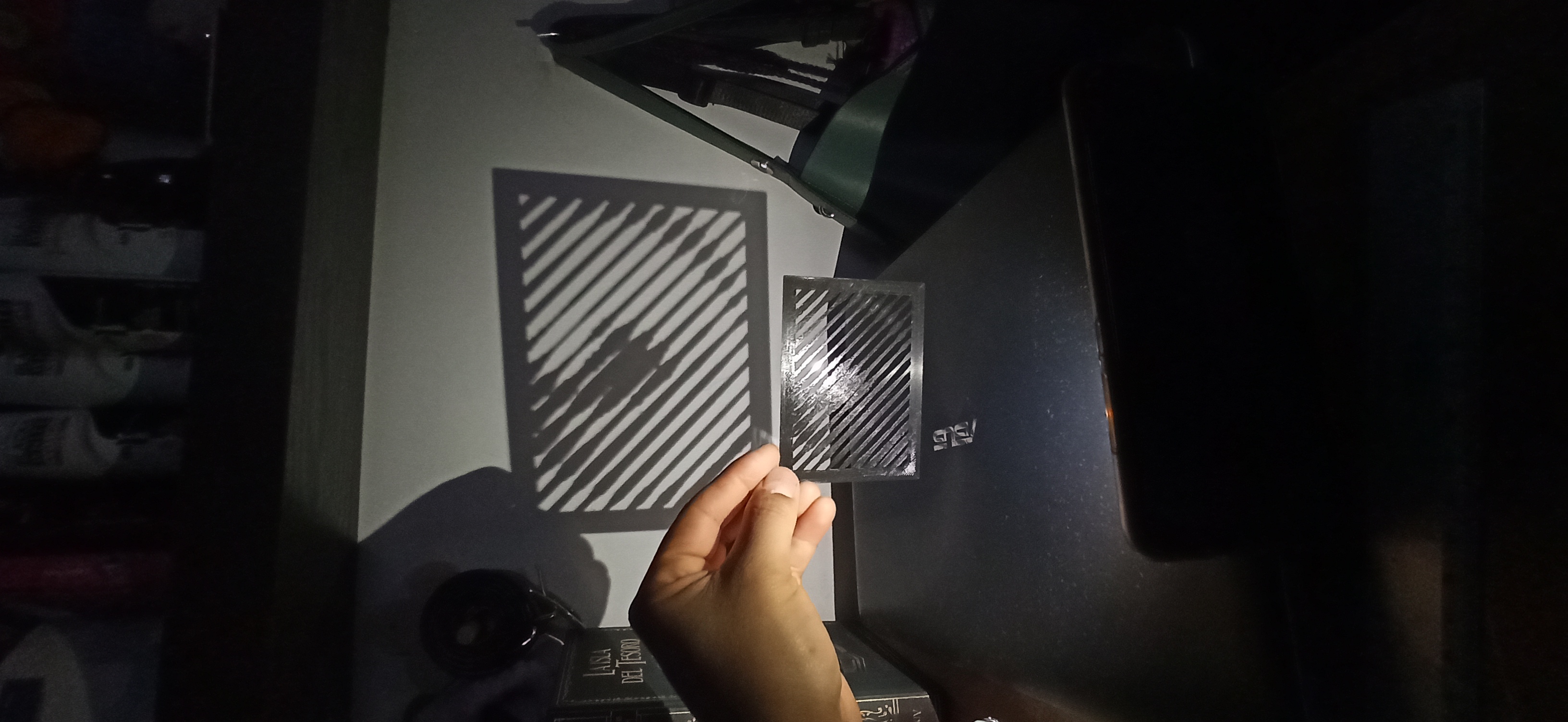 STL file Cat eye halftone・3D print design to download・Cults